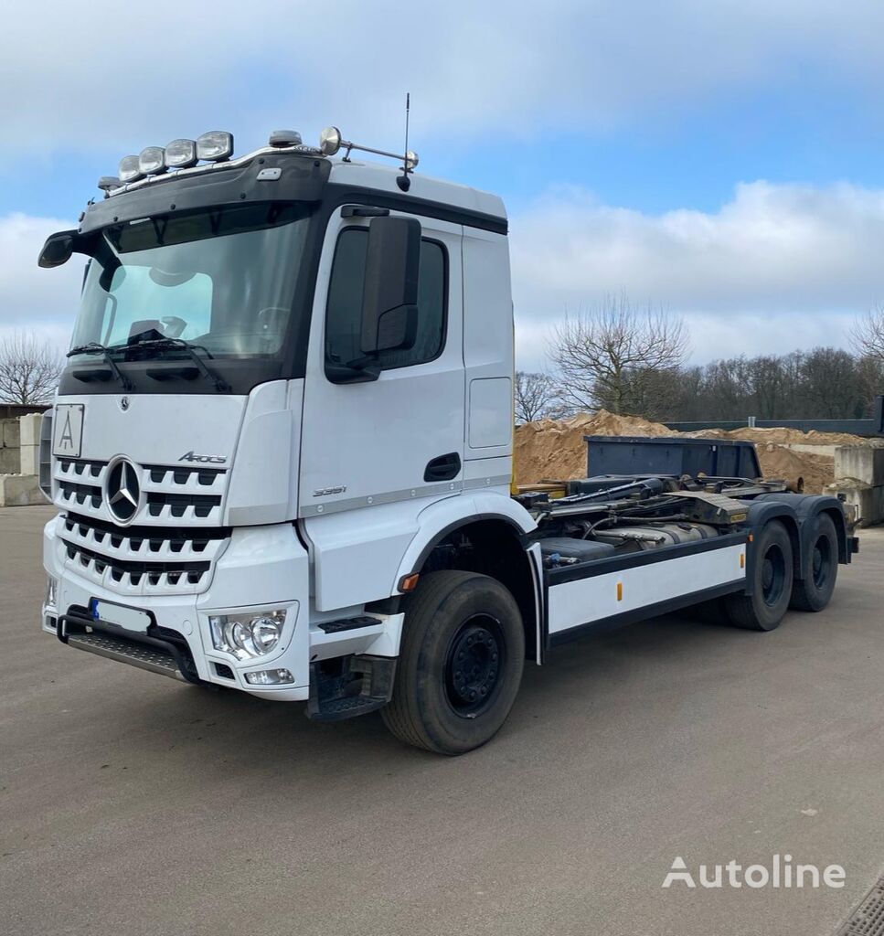 بيع شاحنة ذات الخطاف Mercedes-Benz Arocs 3351 6x4 Blatt/Blatt ألمانيا ...